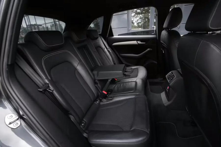 Grey Audi Q5 2013 in Jelgava, with an engine capacity of 2.00 L and mileage of 256 thousand km for 13900 €, photo 16 on AUTOMOTO.COM.LV