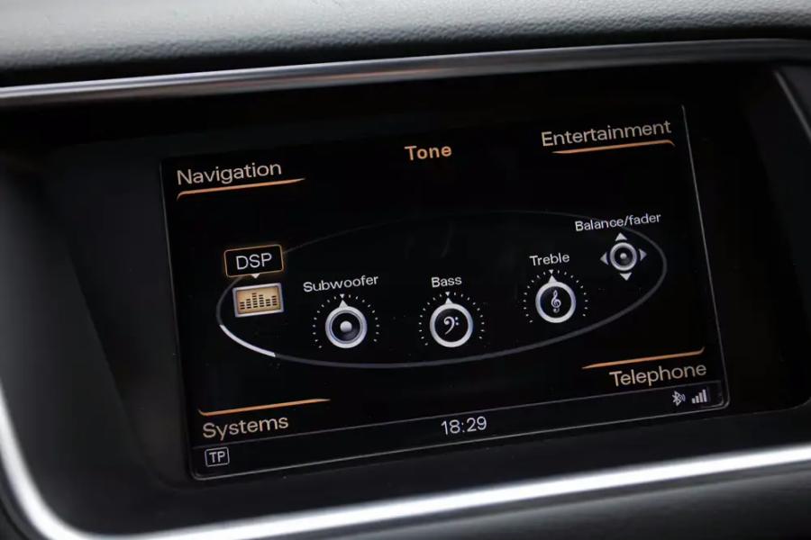 Grey Audi Q5 2013 in Jelgava, with an engine capacity of 2.00 L and mileage of 256 thousand km for 13900 €, photo 25 on AUTOMOTO.COM.LV