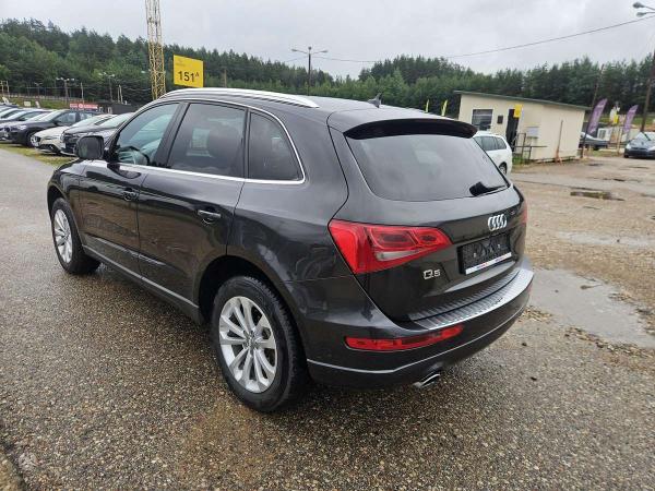 Pelēks Audi Q5 2013 Viļņa, ar dzinēja tilpumu 1.98 L un nobraukumu 201 tūkst. km par 9900 €, foto 4 vietnē AUTOMOTO.COM.LV