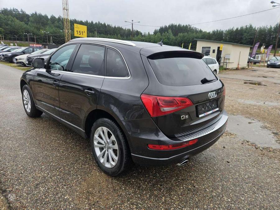 Pelēks Audi Q5 2013 Viļņa, ar dzinēja tilpumu 1.98 L un nobraukumu 201 tūkst. km par 9900 €, foto 4 vietnē AUTOMOTO.COM.LV