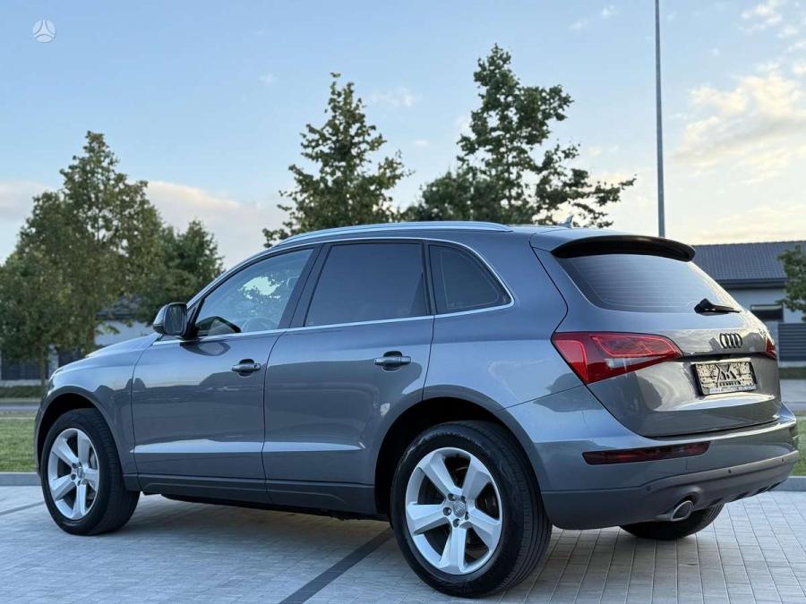 Pelēks Audi Q5 2013 Šauļi, ar dzinēja tilpumu 1.97 L un nobraukumu 240 tūkst. km par 13450 €, foto 8 vietnē AUTOMOTO.COM.LV
