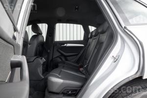 Grey Audi Q5 2013 in Talsi, with an engine capacity of 2.00 L and mileage of 189 thousand km for 13950 €, photo 11 on AUTOMOTO.COM.LV