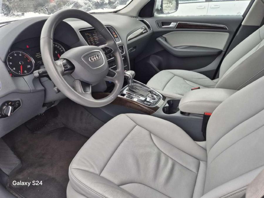 Grey Audi Q5 2014 in Siauliai, with an engine capacity of 2.00 L and mileage of 0 thousand km for 8990 €, photo 9 on AUTOMOTO.COM.LV