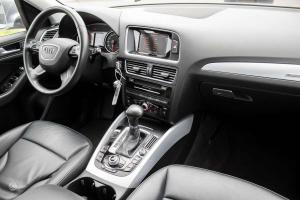 Grey Audi Q5 2014 in Kaunas, with an engine capacity of 1.97 L and mileage of 214 thousand km for 12700 €, photo 10 on AUTOMOTO.COM.LV