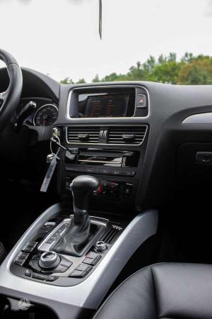 Grey Audi Q5 2014 in Kaunas, with an engine capacity of 1.97 L and mileage of 214 thousand km for 12700 €, photo 14 on AUTOMOTO.COM.LV