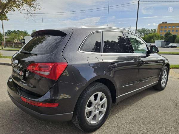 Audi Q5 2014 in Siauliai on AUTOMOTO.COM.LV Grey Audi Q5 2014 in Siauliai, with an engine capacity of 1.97 L and mileage of 228 thousand km for 11950 €, photo 6 on AUTOMOTO.COM.LV