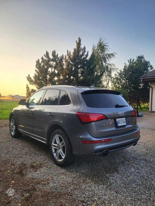 Audi Q5 2014 in Siauliai on AUTOMOTO.COM.LV Grey Audi Q5 2014 in Siauliai, with an engine capacity of 3.00 L and mileage of 184 thousand km for 12000 €, photo 4 on AUTOMOTO.COM.LV