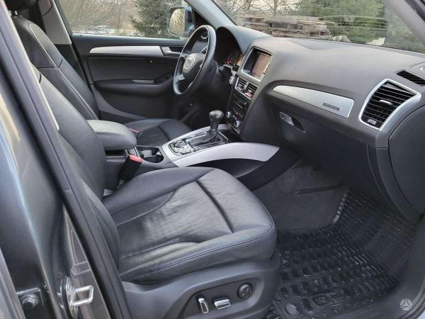 Audi Q5 2014 in Siauliai on AUTOMOTO.COM.LV Grey Audi Q5 2014 in Siauliai, with an engine capacity of 3.00 L and mileage of 184 thousand km for 12000 €, photo 8 on AUTOMOTO.COM.LV