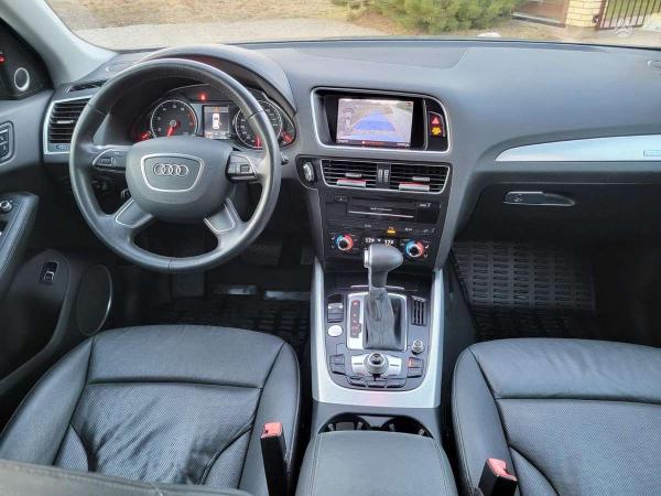 Audi Q5 2014 in Siauliai on AUTOMOTO.COM.LV Grey Audi Q5 2014 in Siauliai, with an engine capacity of 3.00 L and mileage of 184 thousand km for 12000 €, photo 9 on AUTOMOTO.COM.LV
