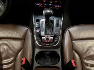 Pelēks Audi Q5 2014 Viļņa, ar dzinēja tilpumu 3.00 L un nobraukumu 237 tūkst. km par 9990 €, foto 23 vietnē AUTOMOTO.COM.LV