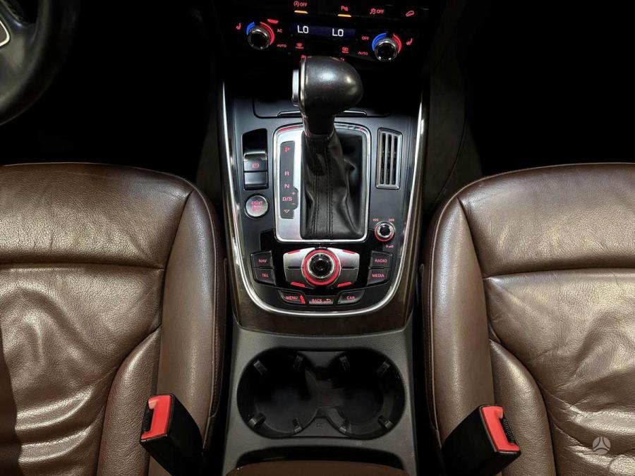 Pelēks Audi Q5 2014 Viļņa, ar dzinēja tilpumu 3.00 L un nobraukumu 237 tūkst. km par 9990 €, foto 23 vietnē AUTOMOTO.COM.LV
