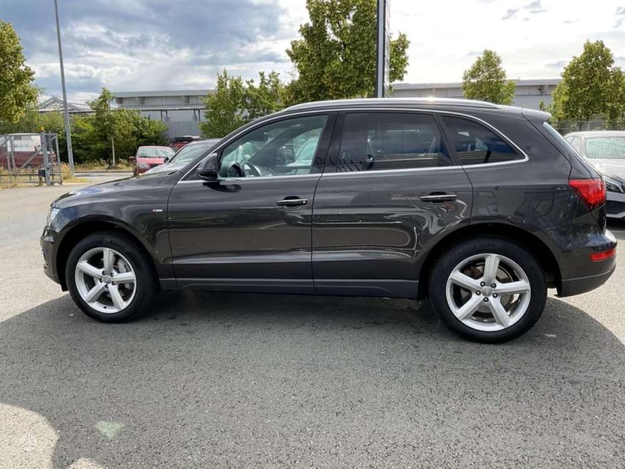 Grey Audi Q5 2015 in Riga, with an engine capacity of 2.97 L and mileage of 300 thousand km for 12900 €, photo 3 on AUTOMOTO.COM.LV
