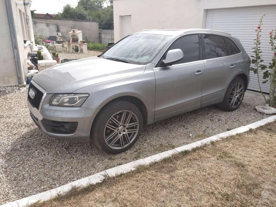 Grey Audi Q5 2015 in Vilnius, with an engine capacity of 2.97 L and mileage of 330 thousand km for 7500 €, photo 1 on AUTOMOTO.COM.LV