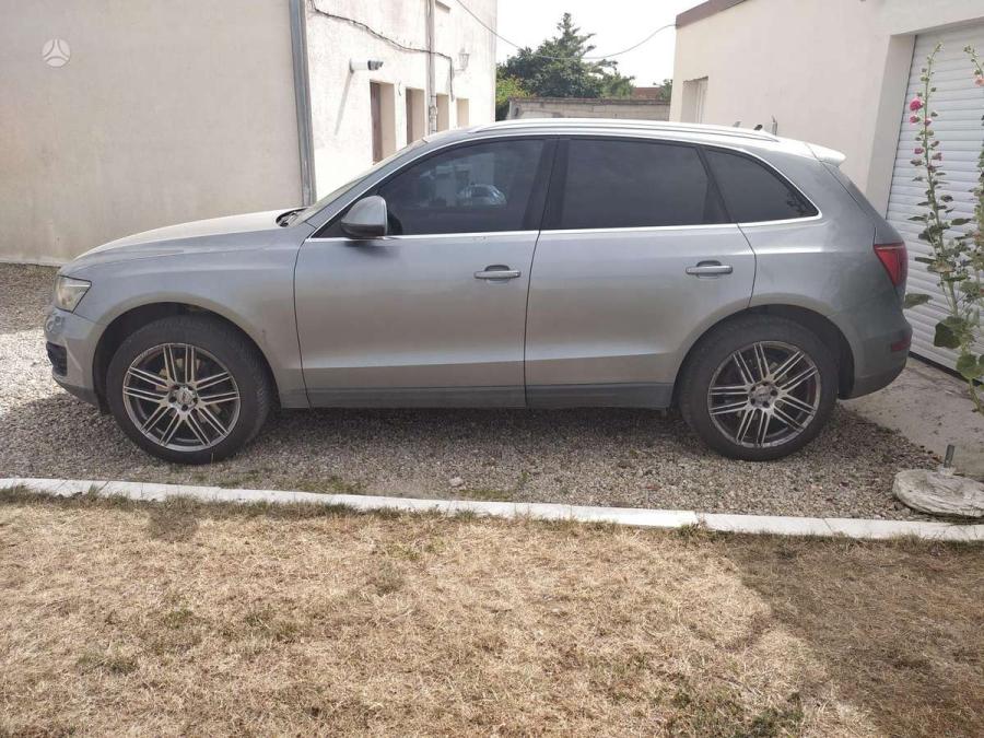 Grey Audi Q5 2015 in Vilnius, with an engine capacity of 2.97 L and mileage of 330 thousand km for 7500 €, photo 4 on AUTOMOTO.COM.LV