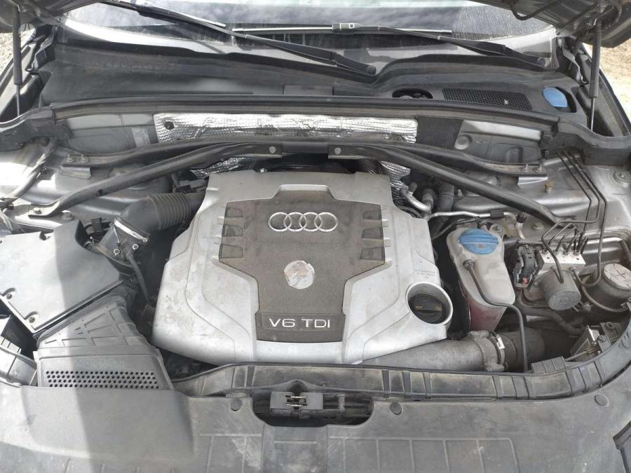 Grey Audi Q5 2015 in Vilnius, with an engine capacity of 2.97 L and mileage of 330 thousand km for 7500 €, photo 8 on AUTOMOTO.COM.LV