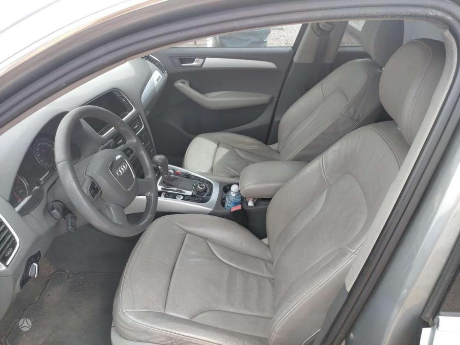 Grey Audi Q5 2015 in Vilnius, with an engine capacity of 2.97 L and mileage of 330 thousand km for 7500 €, photo 11 on AUTOMOTO.COM.LV