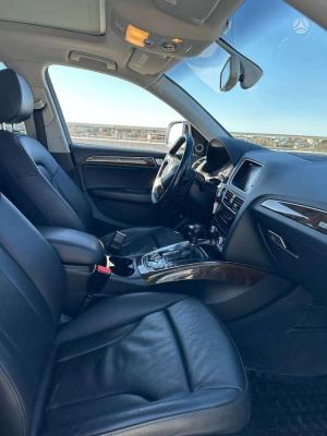 Grey Audi Q5 2015 in Vilnius, with an engine capacity of 1.98 L and mileage of 196 thousand km for 11969 €, photo 8 on AUTOMOTO.COM.LV