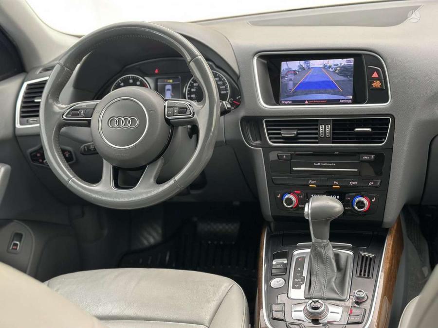 Grey Audi Q5 2015 in Vilnius, with an engine capacity of 3.00 L and mileage of 196 thousand km for 12800 €, photo 17 on AUTOMOTO.COM.LV
