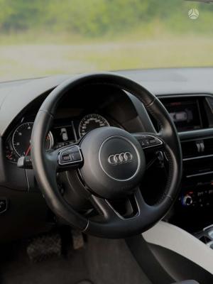 Grey Audi Q5 2015 in Siauliai, with an engine capacity of 1.97 L and mileage of 256 thousand km for 14999 €, photo 25 on AUTOMOTO.COM.LV