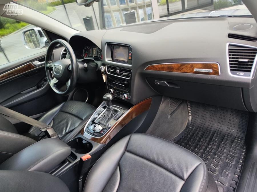 Grey Audi Q5 2015 in Vilnius, with an engine capacity of 2.00 L and mileage of 197 thousand km for 11350 €, photo 15 on AUTOMOTO.COM.LV