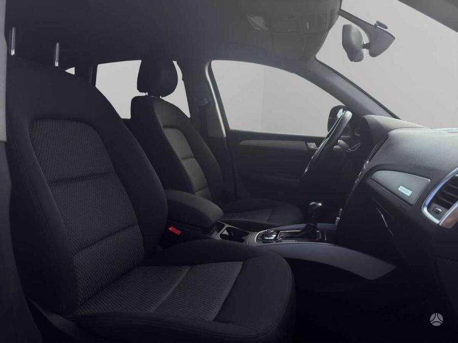 Grey Audi Q5 2015 in Kaunas, with an engine capacity of 3.00 L and mileage of 260 thousand km for 10499 €, photo 9 on AUTOMOTO.COM.LV