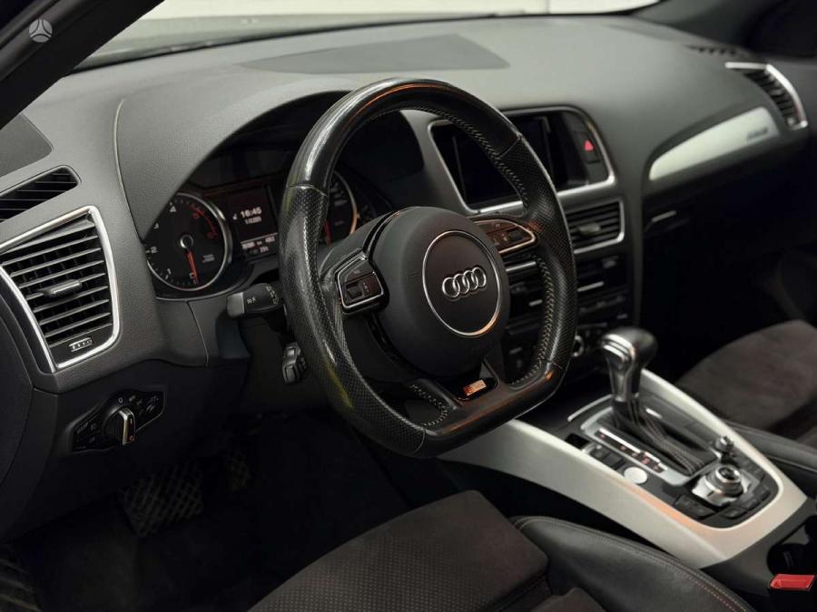 Grey Audi Q5 2016 in Vilnius, with an engine capacity of 2.00 L and mileage of 208 thousand km for 15990 €, photo 9 on AUTOMOTO.COM.LV