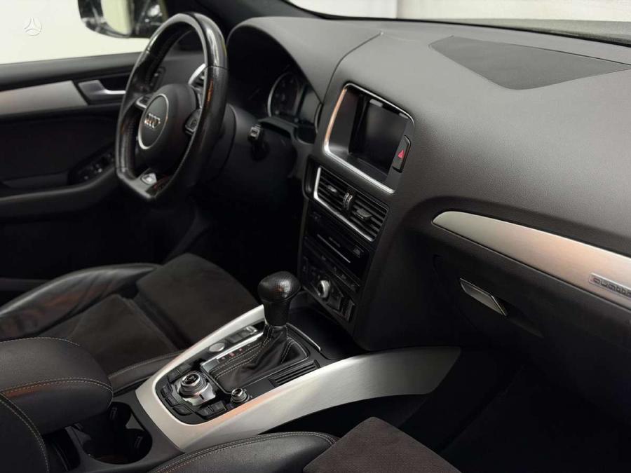 Grey Audi Q5 2016 in Vilnius, with an engine capacity of 2.00 L and mileage of 208 thousand km for 15990 €, photo 15 on AUTOMOTO.COM.LV