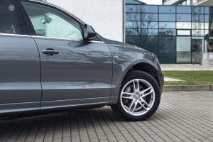 Grey Audi Q5 2016 in Klaipeda, with an engine capacity of 3.00 L and mileage of 84 thousand km for 14999 €, photo 18 on AUTOMOTO.COM.LV