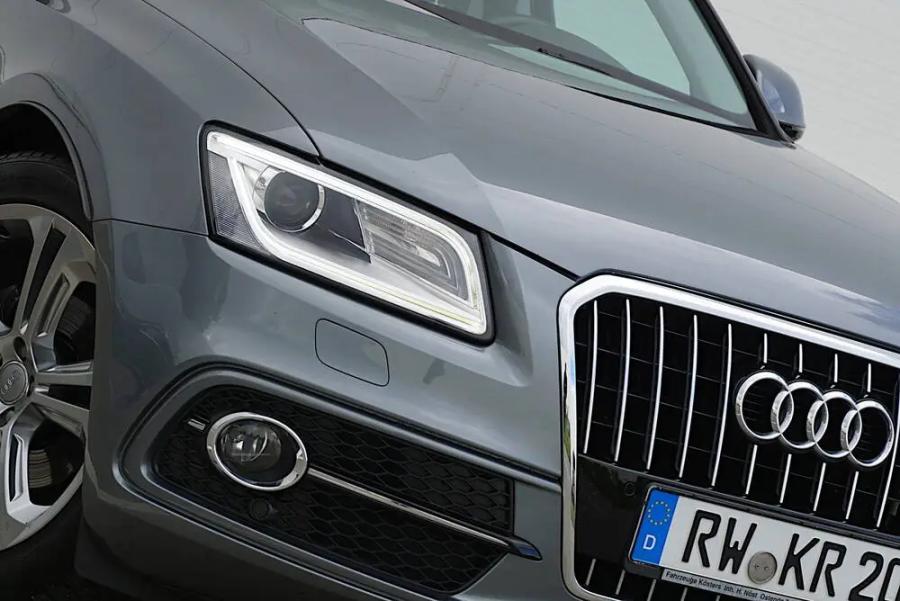 Grey Audi Q5 2016 in Riga, with an engine capacity of 2.00 L and mileage of 166 thousand km for 14900 €, photo 1 on AUTOMOTO.COM.LV
