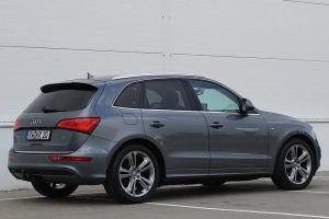 Grey Audi Q5 2016 in Riga, with an engine capacity of 2.00 L and mileage of 166 thousand km for 14900 €, photo 13 on AUTOMOTO.COM.LV