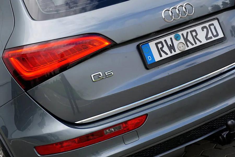 Grey Audi Q5 2016 in Riga, with an engine capacity of 2.00 L and mileage of 166 thousand km for 14900 €, photo 17 on AUTOMOTO.COM.LV