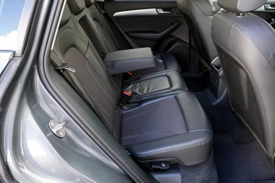Grey Audi Q5 2016 in Riga, with an engine capacity of 2.00 L and mileage of 166 thousand km for 14900 €, photo 21 on AUTOMOTO.COM.LV