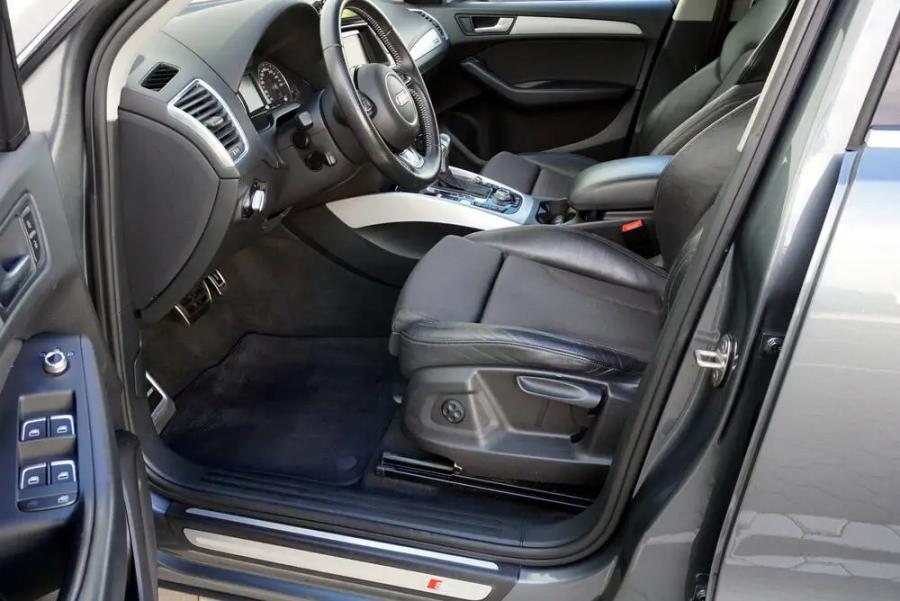 Grey Audi Q5 2016 in Riga, with an engine capacity of 2.00 L and mileage of 166 thousand km for 14900 €, photo 22 on AUTOMOTO.COM.LV