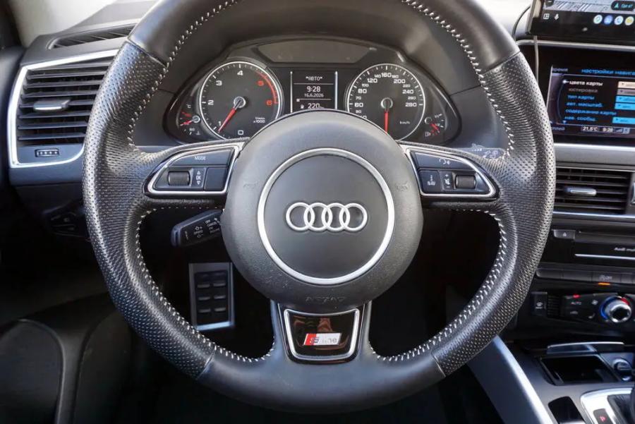 Grey Audi Q5 2016 in Riga, with an engine capacity of 2.00 L and mileage of 166 thousand km for 14900 €, photo 26 on AUTOMOTO.COM.LV