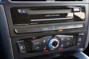 Grey Audi Q5 2016 in Riga, with an engine capacity of 2.00 L and mileage of 166 thousand km for 14900 €, photo 32 on AUTOMOTO.COM.LV