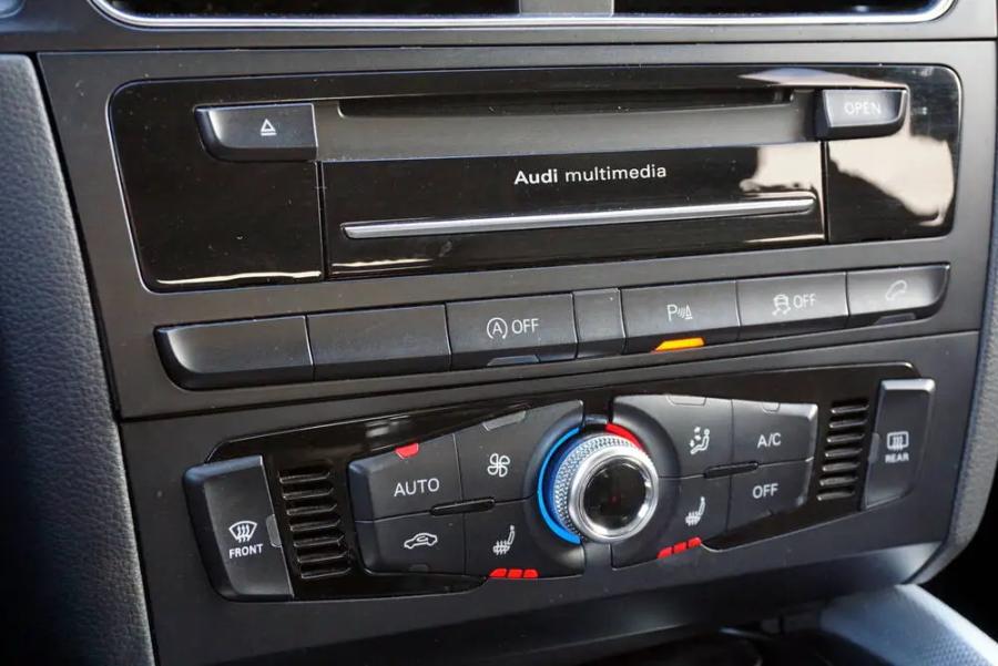 Grey Audi Q5 2016 in Riga, with an engine capacity of 2.00 L and mileage of 166 thousand km for 14900 €, photo 32 on AUTOMOTO.COM.LV