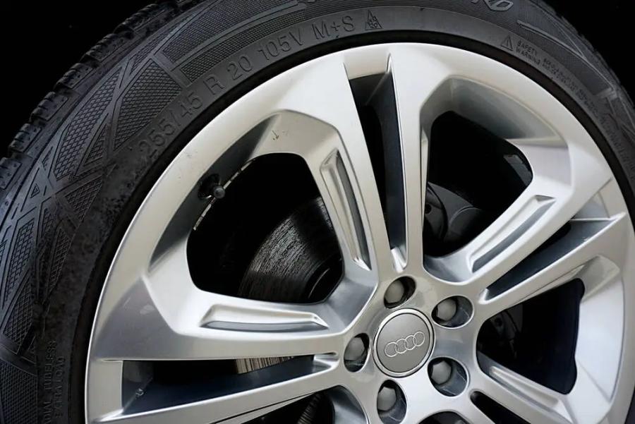 Grey Audi Q5 2016 in Riga, with an engine capacity of 2.00 L and mileage of 166 thousand km for 14900 €, photo 36 on AUTOMOTO.COM.LV