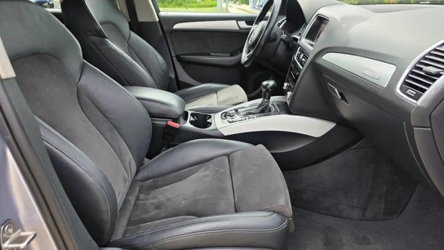 Pelēks Audi Q5 2016 Rīga, ar dzinēja tilpumu 2.00 L un nobraukumu 356 tūkst. km par 9650 €, foto 23 vietnē AUTOMOTO.COM.LV