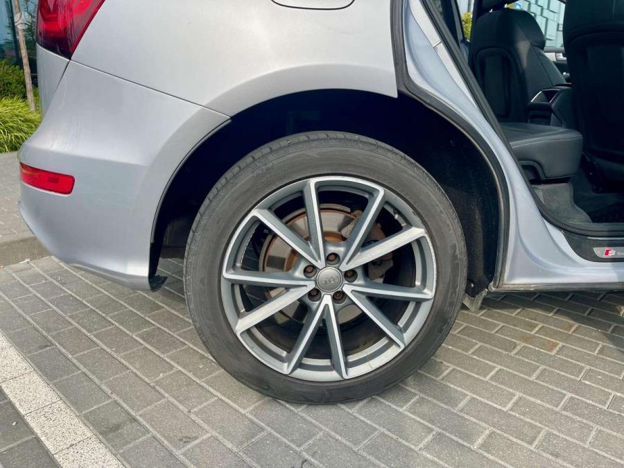 Pelēks Audi Q5 2016 Viļņa, ar dzinēja tilpumu 2.97 L un nobraukumu 232 tūkst. km par 16499 €, foto 24 vietnē AUTOMOTO.COM.LV