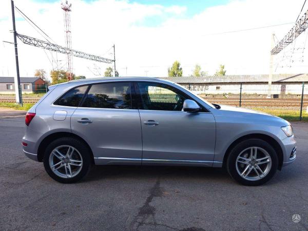 Audi Q5 2016 in Siauliai on AUTOMOTO.COM.LV Grey Audi Q5 2016 in Siauliai, with an engine capacity of 2.00 L and mileage of 292 thousand km for 8900 €, photo 8 on AUTOMOTO.COM.LV