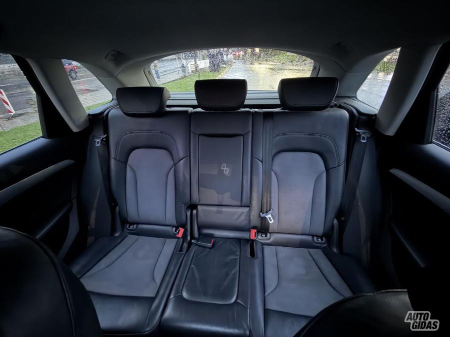 Grey Audi Q5 2016 in Vilnius, with an engine capacity of 2.00 L and mileage of 257 thousand km for 15200 €, photo 14 on AUTOMOTO.COM.LV