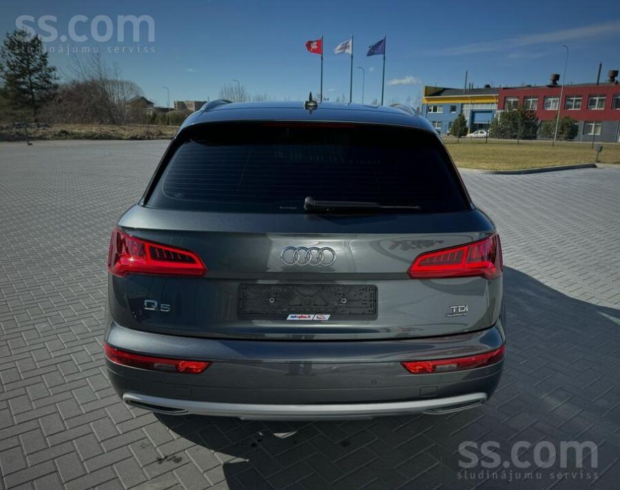 Grey Audi Q5 2017 in Vilnius, with an engine capacity of 2.00 L and mileage of 251 thousand km for 21499 €, photo 5 on AUTOMOTO.COM.LV