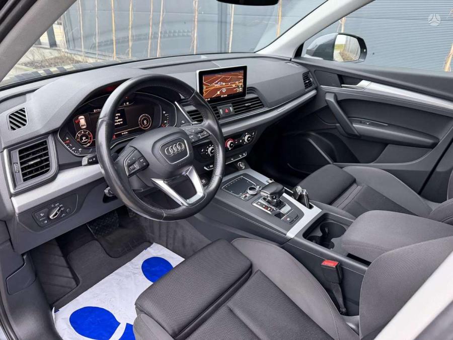 Grey Audi Q5 2017 in Vilnius, with an engine capacity of 1.97 L and mileage of 276 thousand km for 16699 €, photo 3 on AUTOMOTO.COM.LV