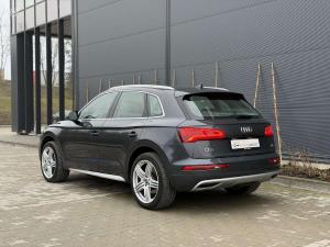 Grey Audi Q5 2017 in Vilnius, with an engine capacity of 1.97 L and mileage of 276 thousand km for 16699 €, photo 8 on AUTOMOTO.COM.LV