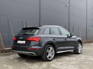 Grey Audi Q5 2017 in Vilnius, with an engine capacity of 1.97 L and mileage of 276 thousand km for 16699 €, photo 10 on AUTOMOTO.COM.LV