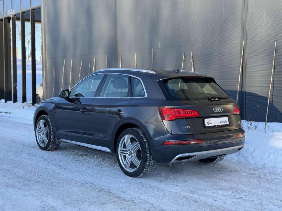 Grey Audi Q5 2017 in Vilnius, with an engine capacity of 1.97 L and mileage of 276 thousand km for 16999 €, photo 7 on AUTOMOTO.COM.LV