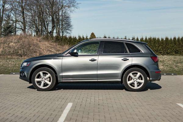 Grey Audi Q5 2017 in Klaipeda, with an engine capacity of 1.98 L and mileage of 148 thousand km for 14999 €, photo 8 on AUTOMOTO.COM.LV