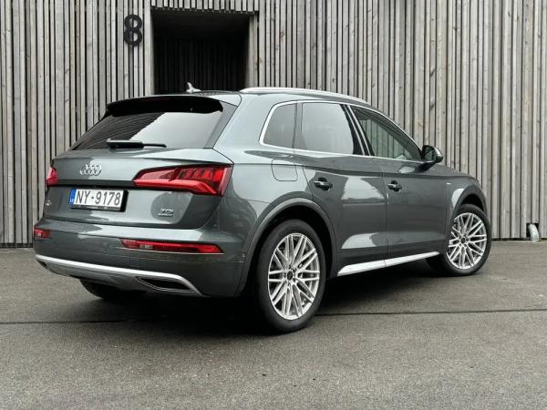 Grey Audi Q5 2017 in Riga, with an engine capacity of 2.00 L and mileage of 187 thousand km for 27395 €, photo 4 on AUTOMOTO.COM.LV