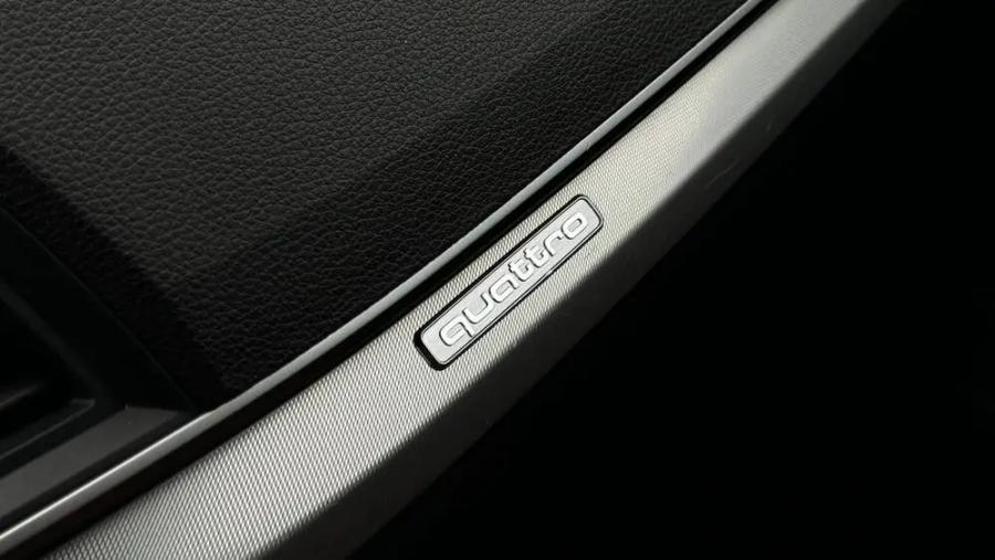 Grey Audi Q5 2017 in Riga, with an engine capacity of 2.00 L and mileage of 196 thousand km for 25500 €, photo 11 on AUTOMOTO.COM.LV