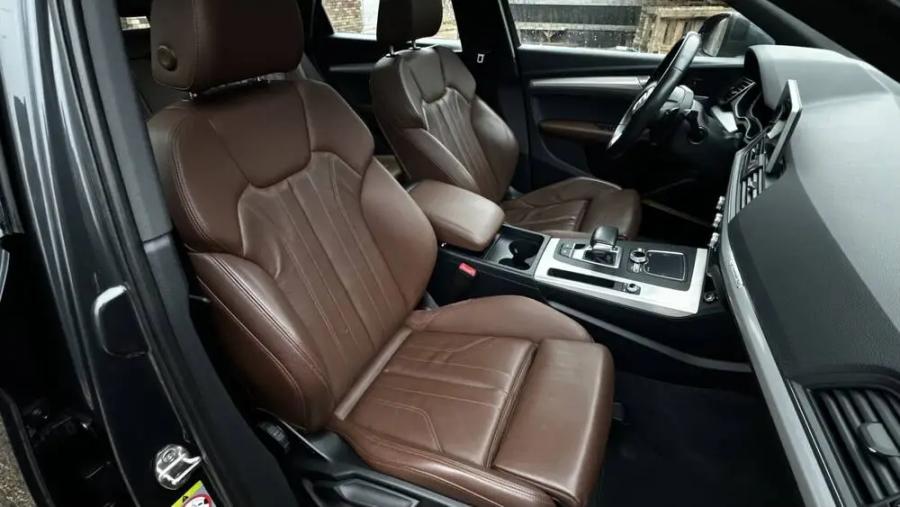 Grey Audi Q5 2017 in Riga, with an engine capacity of 2.00 L and mileage of 196 thousand km for 25500 €, photo 13 on AUTOMOTO.COM.LV